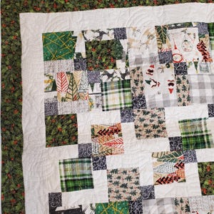 Disappearing Nine Patch Christmas Quilt - Etsy