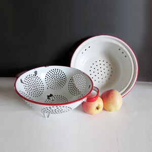 Choice Vintage Red and White Enamelware Kitchen Primitive Colander ...