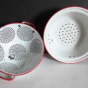 Choice Vintage Red and White Enamelware Kitchen Primitive Colander ...