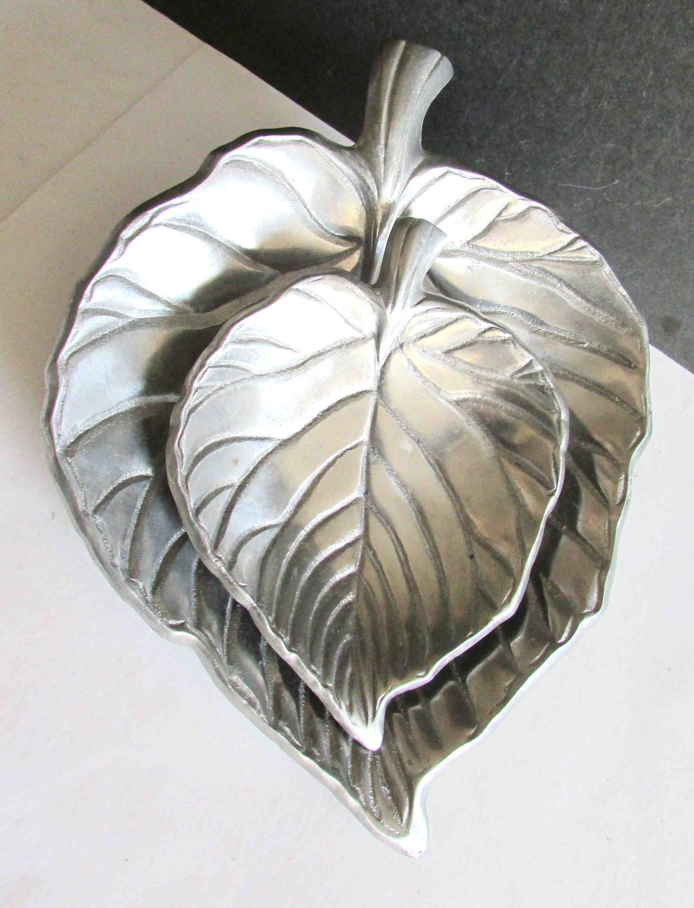 2 Cast Metal Leaf Design Nesting Plates Serving Trays - Etsy