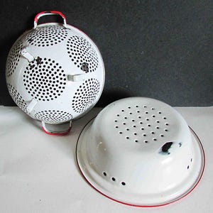 Choice Vintage Red and White Enamelware Kitchen Primitive Colander ...