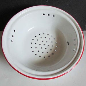 Choice Vintage Red and White Enamelware Kitchen Primitive Colander ...