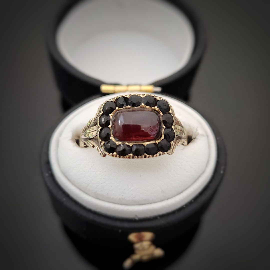 Victorian Garnet Carbuncle and Jet Mourning Ring in 12k Gold - Etsy