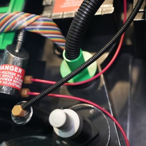 Spirit LIFE-SIZE Vacuum Port Tube // Spirit Halloween Ghostbusters ...