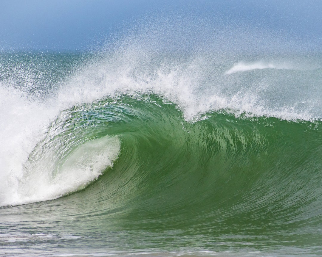 Pretty Green Wave With Spray 8538, Outer Banks Art, OBX Photography ...