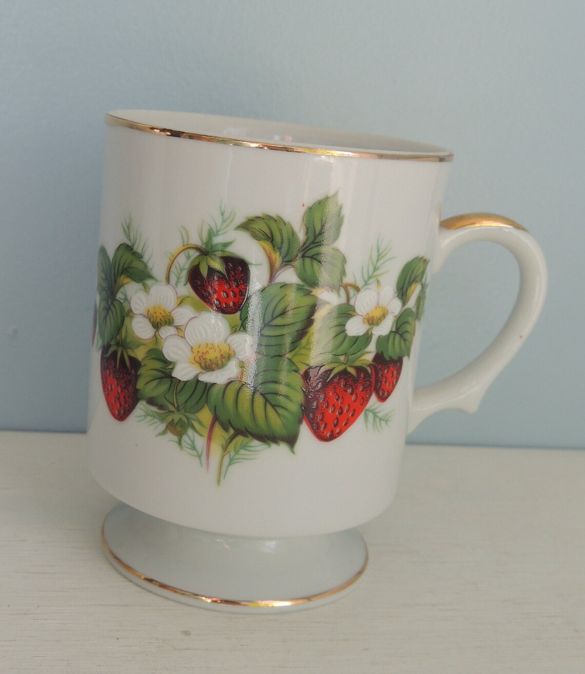 Set of 2 Vintage Strawberry Pedestal Mugs, Gold Trimmed Strawberry Tea ...
