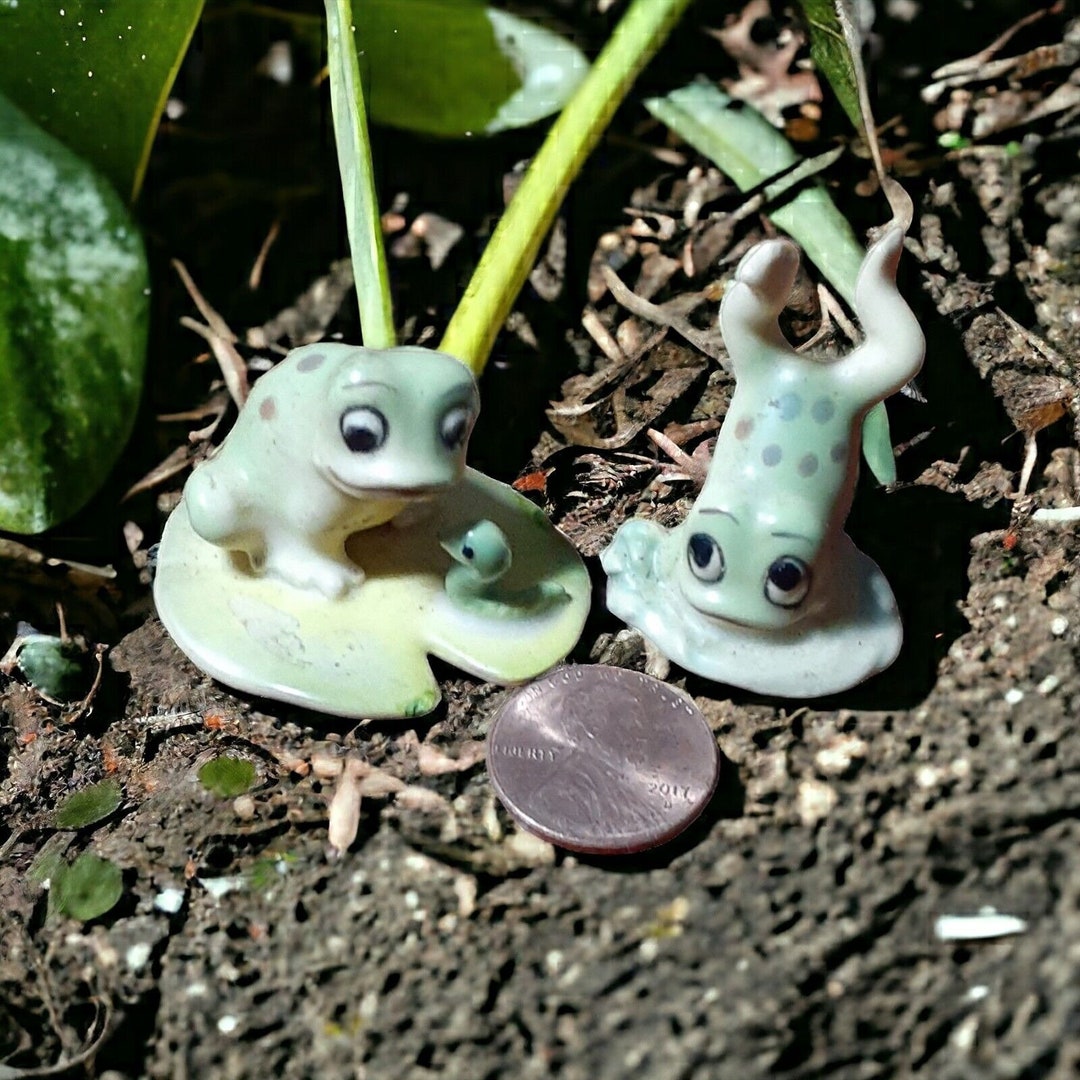 Miniature Frog With Wiggle Worm Polywog Figurines Ceramic 2 Piece (2 ...