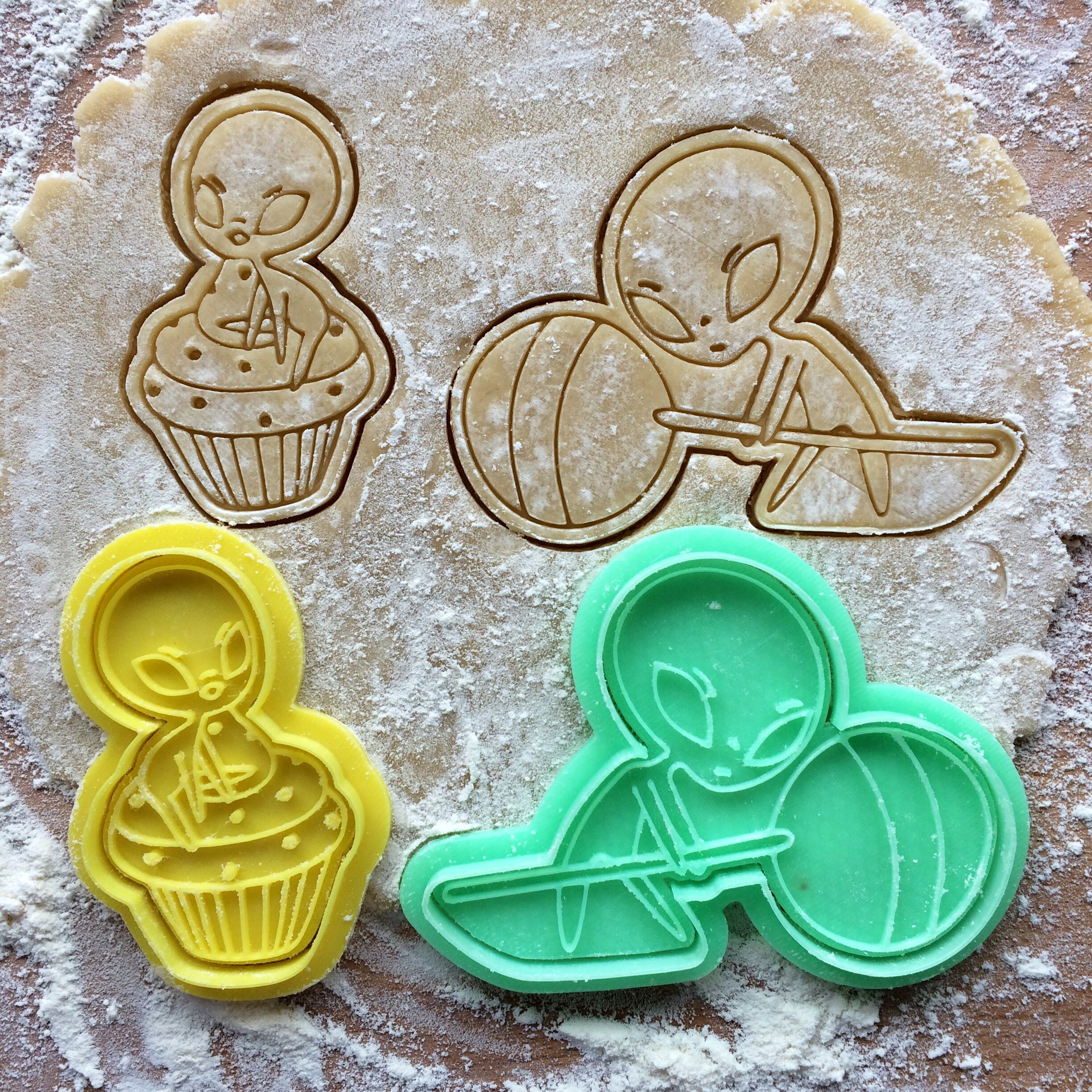Alien cookie cutter. Cupcake and lollipop. UFO alien set of 2. | Etsy