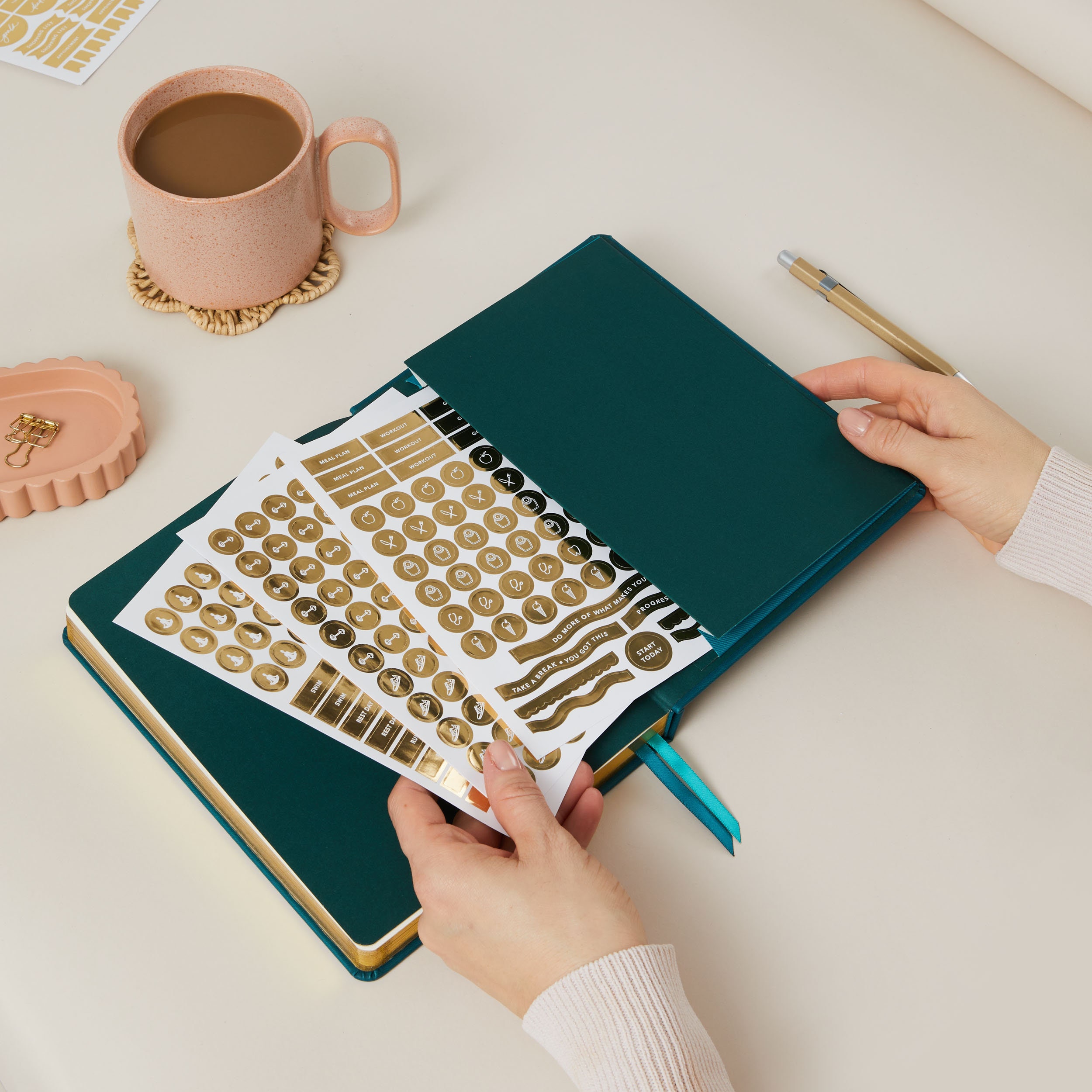 Green Undated Weekly Planner - Luxury Diary, Notebook, Journal, Daily ...