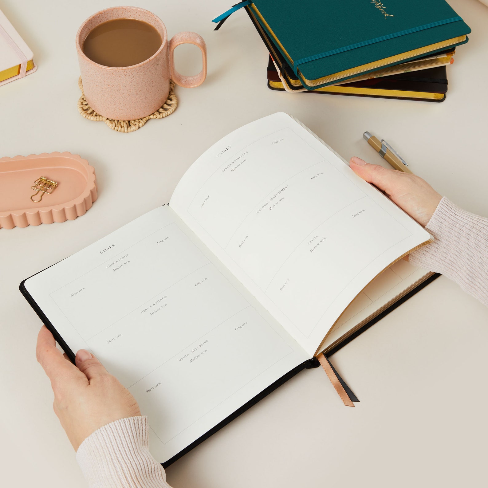 Undated Weekly Planner – Minimalist Curve Design, Gilded Edges, 12 ...