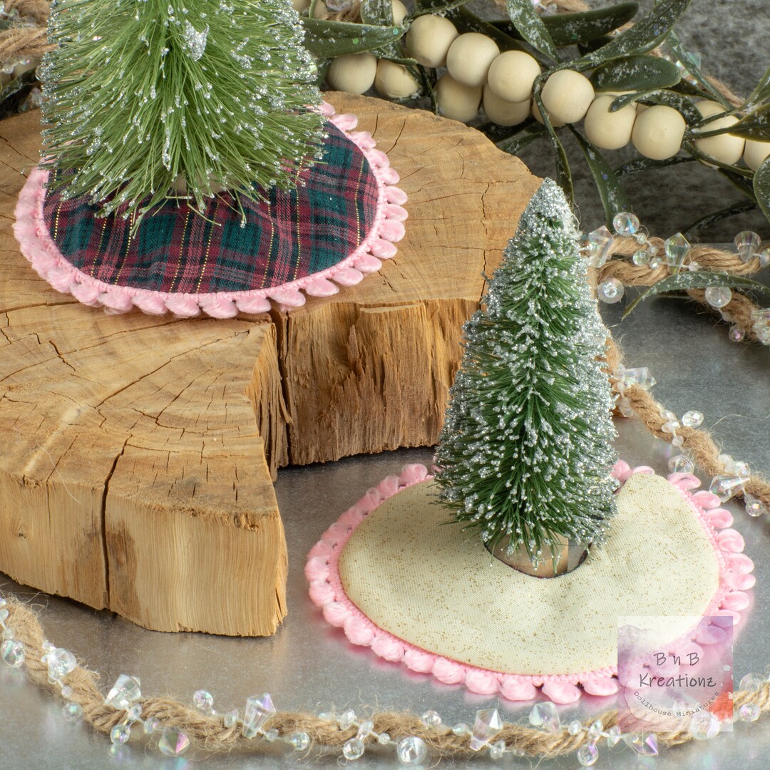 Miniature Tree Skirt in Pink and Green Plaid for 1:12 Scale Dollhouse ...