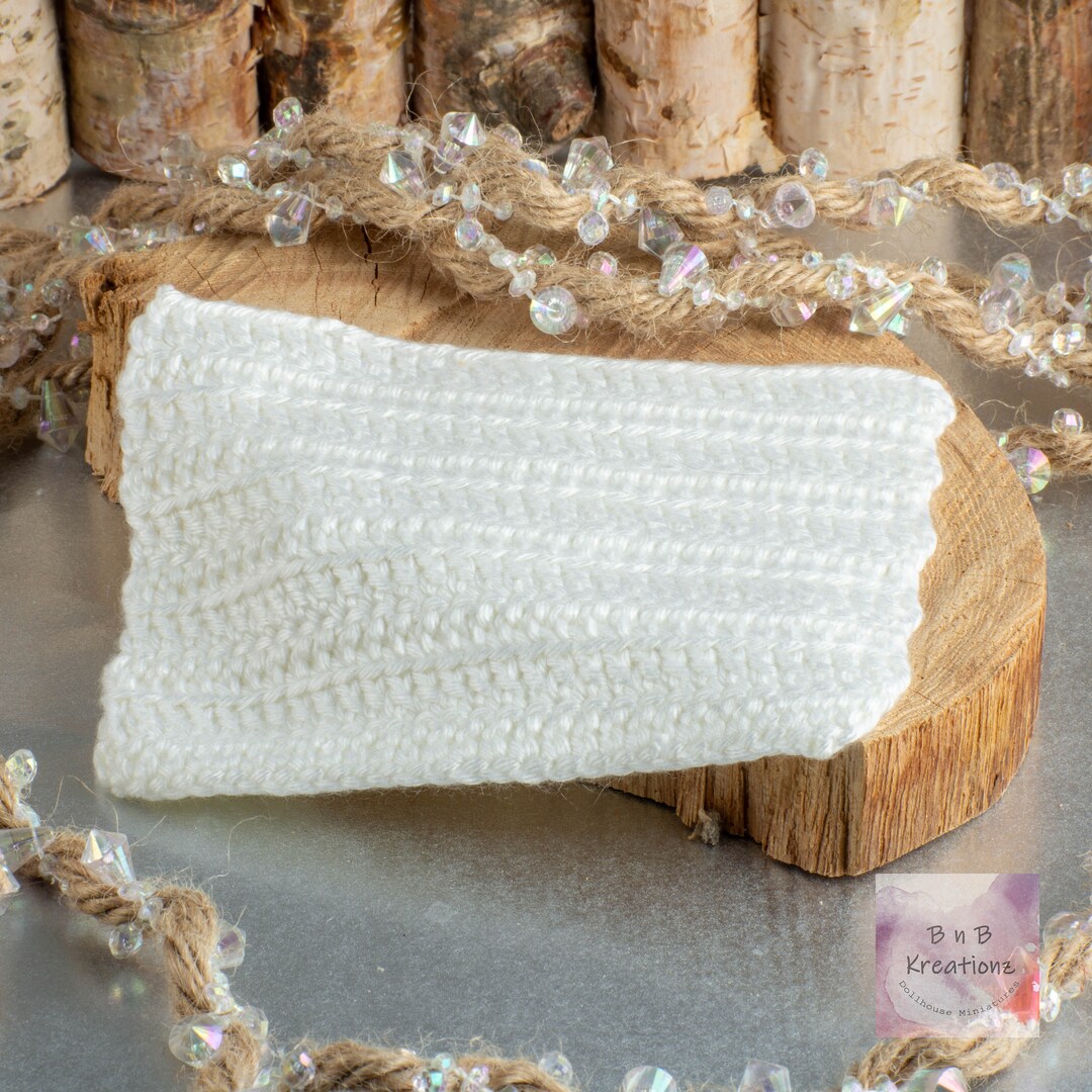 Miniature Chunky Crochet Blanket in Off-white for 1:12 Scale Dollhouse ...