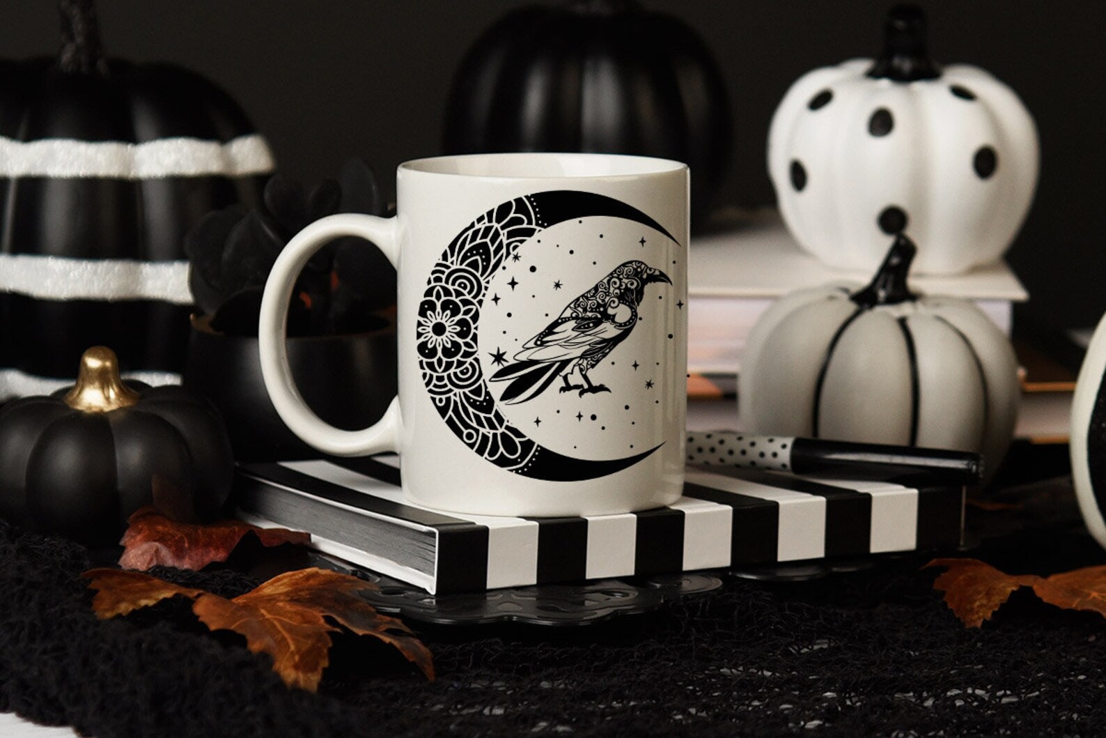 Crow & Moon SVG / Crow SVG / Moon SVG / Cricut Cutting File / - Etsy