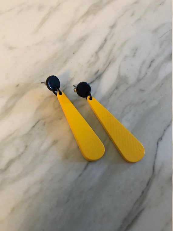 Studs colgantes de madera amarilla - Etsy España