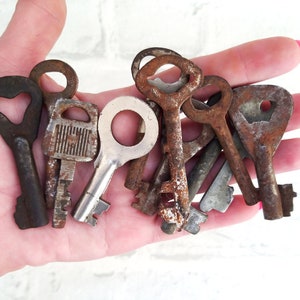 Rustic Keys Vintage Skeleton Key Old Key to the Castle antique | Etsy