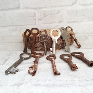 Rustic Keys Vintage Skeleton Key Old Key to the Castle Antique Key ...