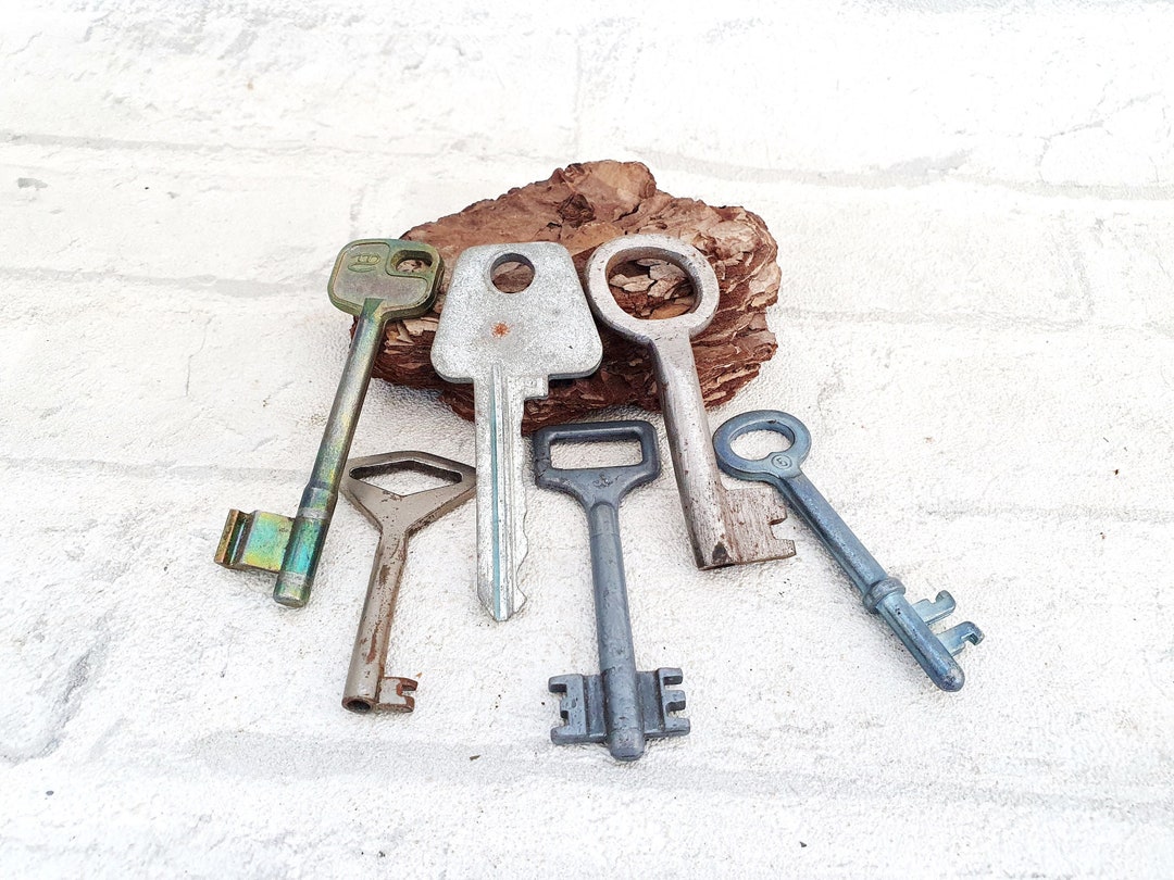 Key Vintage Skeleton Key 80s Old Key Key to the Castle Antique Key ...