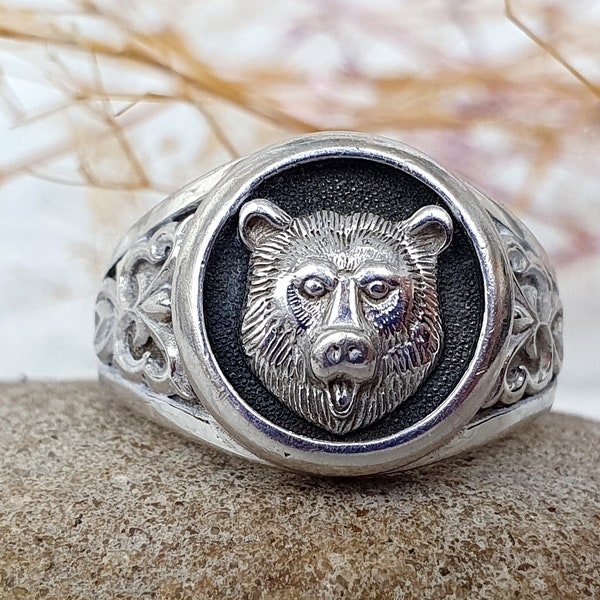 Bear Signet Ring - Etsy