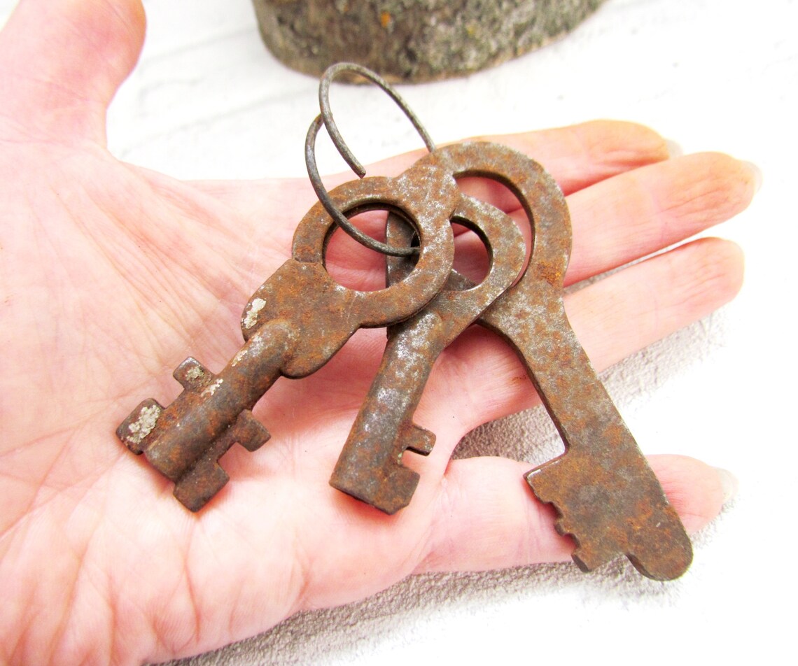 Key Vintage Skeleton Key Old Key Key to the Castle Antique Key - Etsy