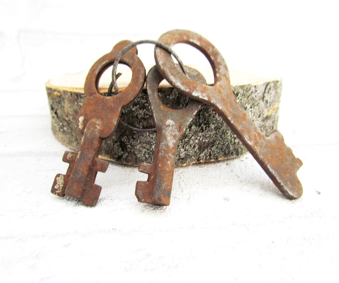 Key Vintage Skeleton Key Old Key Key to the Castle Antique Key ...