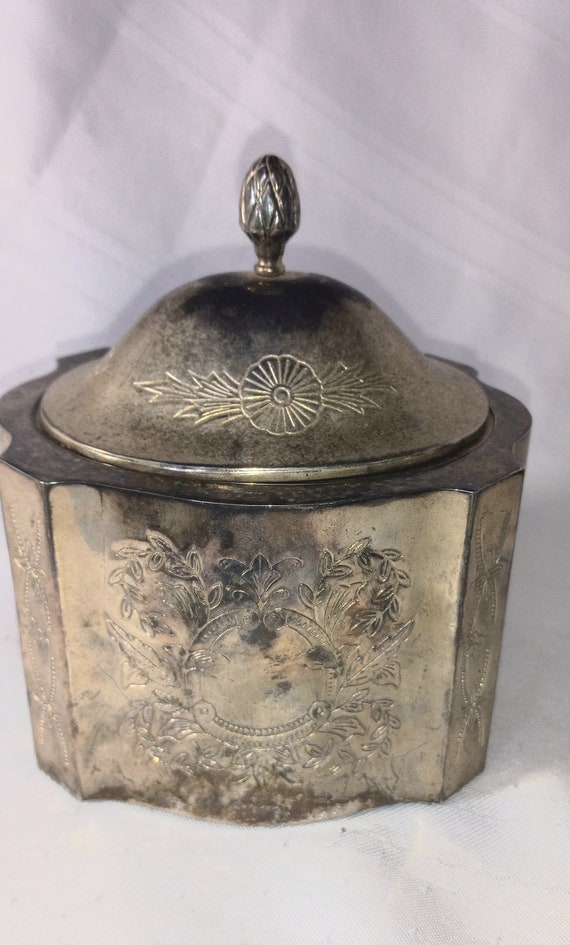 Silver Plated Engraved Treasure Oval Box with Red Vel… - Gem