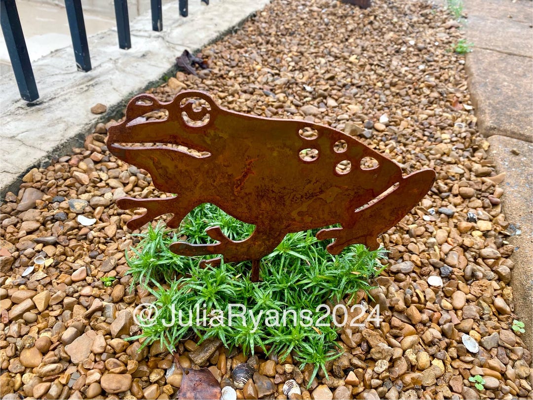 Rustic Metal Frog Garden Decoration- Rusty Frog Yard Art- Landscaping ...