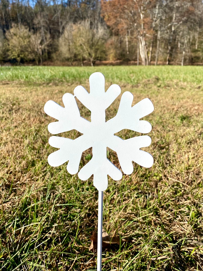 Metal Winter Snowflake Yard Art- Outdoor Garden Decoration - Etsy