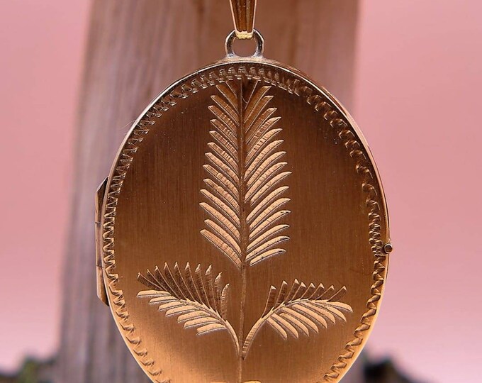 Vintage Large Rolled Gold Fern Design Double Photo Locket on Gold Metal ...