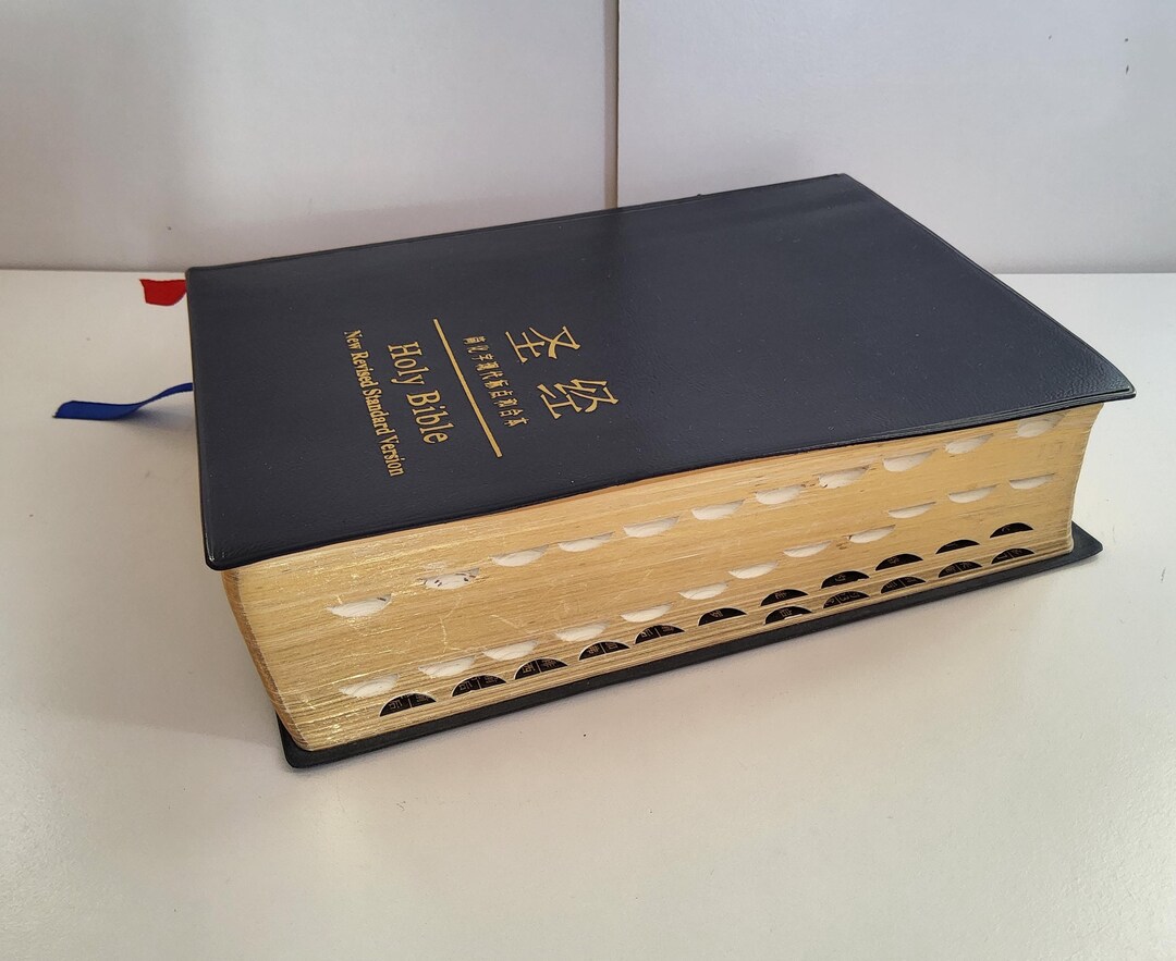 Vintage Holy Bible With Finger Index Gold Edge Pages, in Chinese and ...