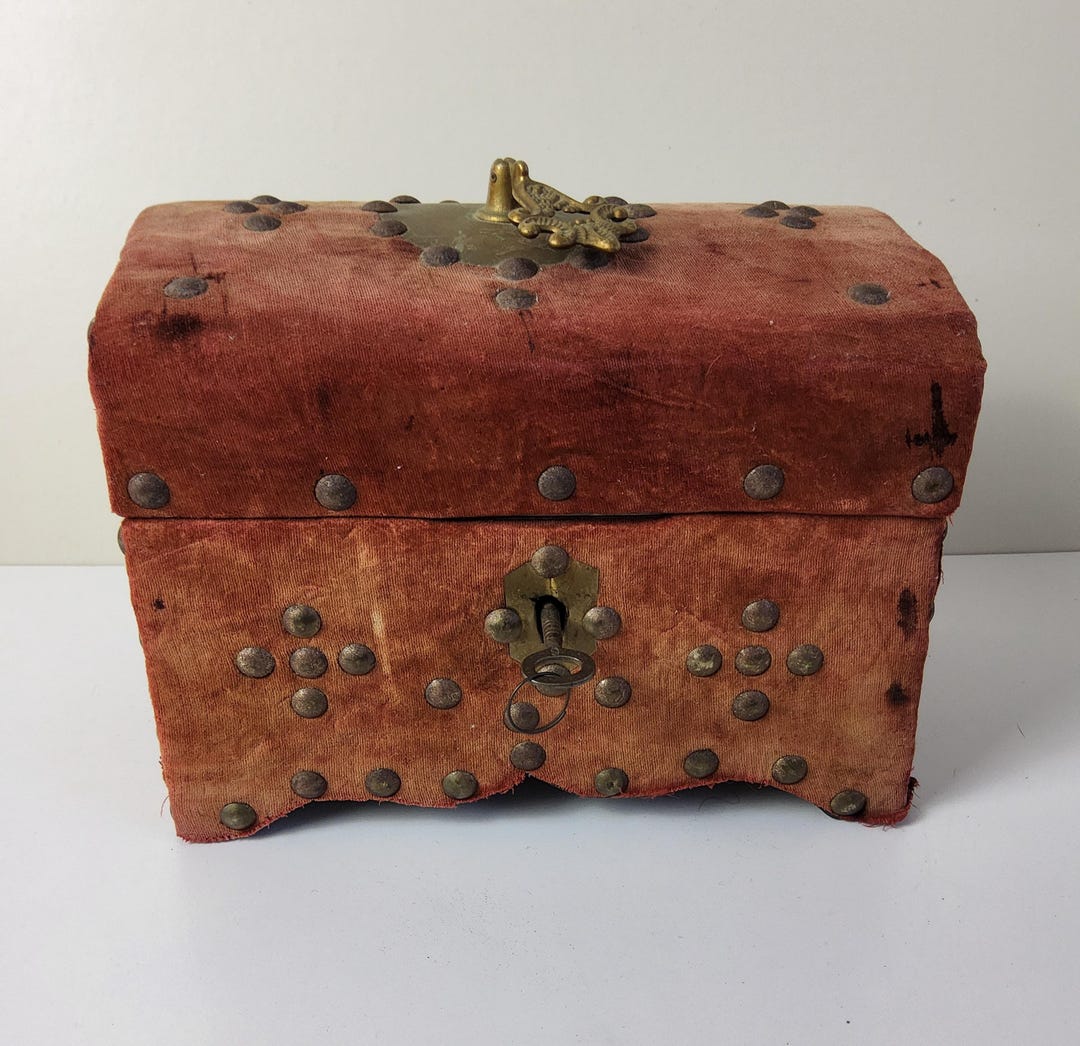 Vintage Velvet Studded Medieval Pirates Treasure Chest With Lock and ...