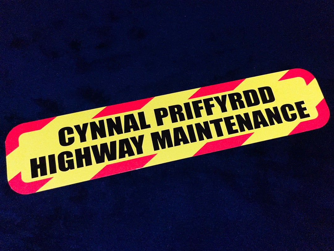 Reflective 30cm HIGHWAY MAINTENANCE WELSH Chevrons Cynnal Priffyrdd Van ...