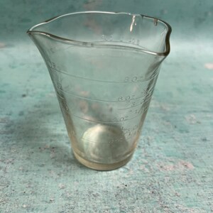 Vintage Clear Glass Measuring Cup From the 1950's 1 Cup 3 Spout Raised ...