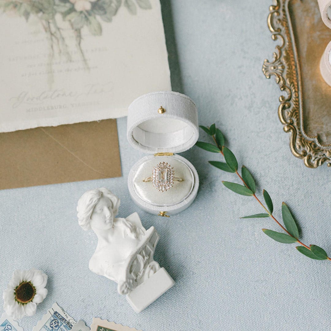 Linen Velvet Oval Ring Box for Wedding, Vintage Heirloom Ring Box ...