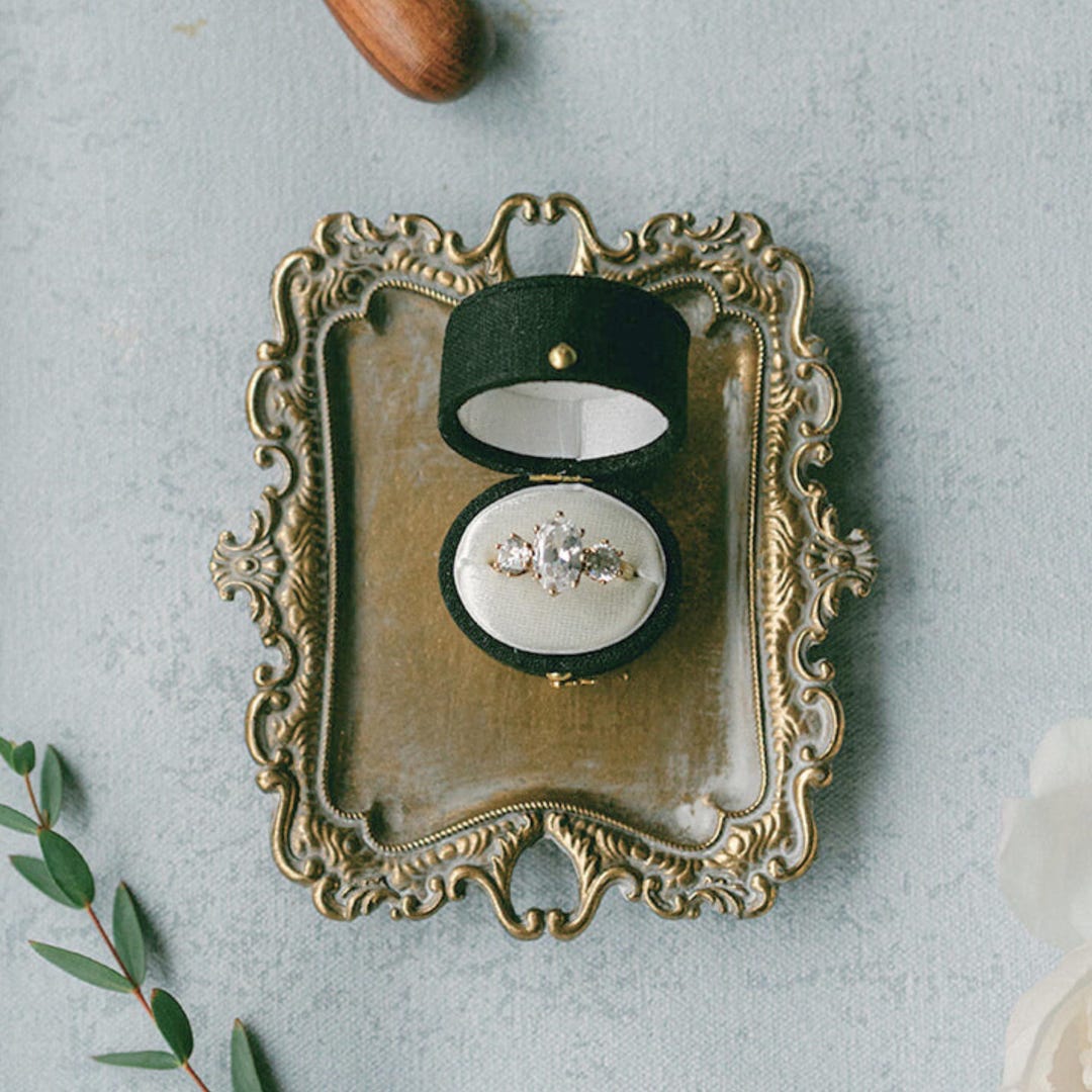 The Georgian Oval Ring Box, Linen & Velvet Ring Holder With Hinge ...