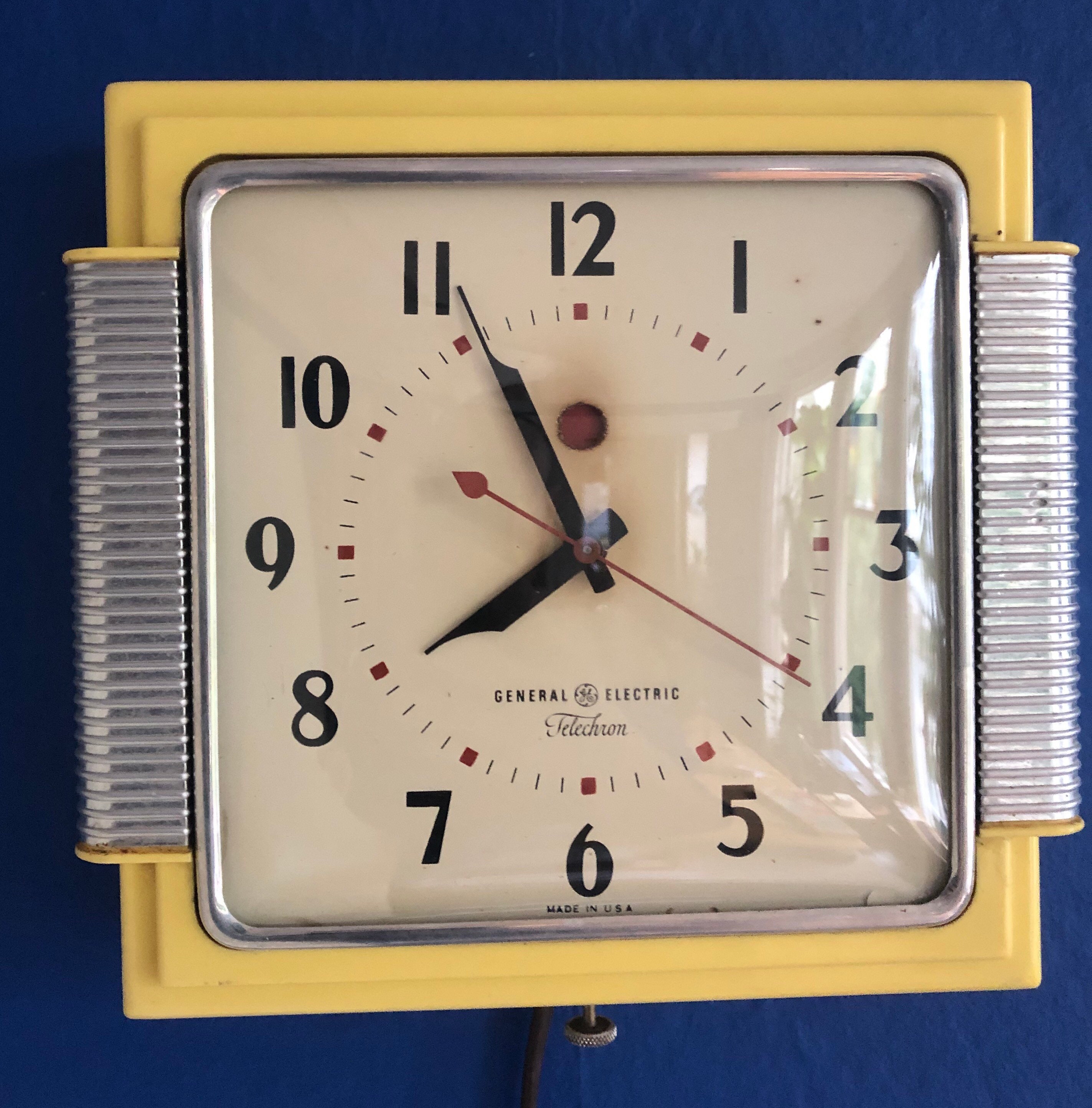 Home & Living 1940's Telechron vintage electric table clock. Clocks ...