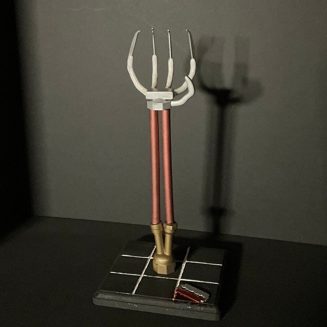 A Nightmare on Elm Street Dream Warriors 12” Freddy Sink Hand Display ...