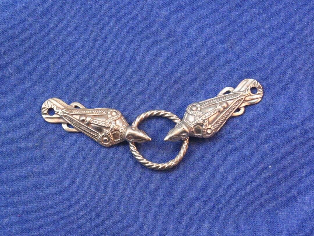 Cloak Clasp - Two Ravens Holding an Oath Ring - Etsy