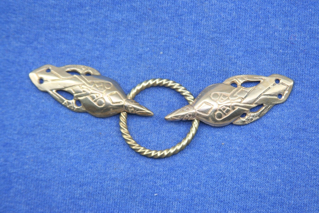 Cloak Clasp Two Ravens Holding an Oath Ring - Etsy
