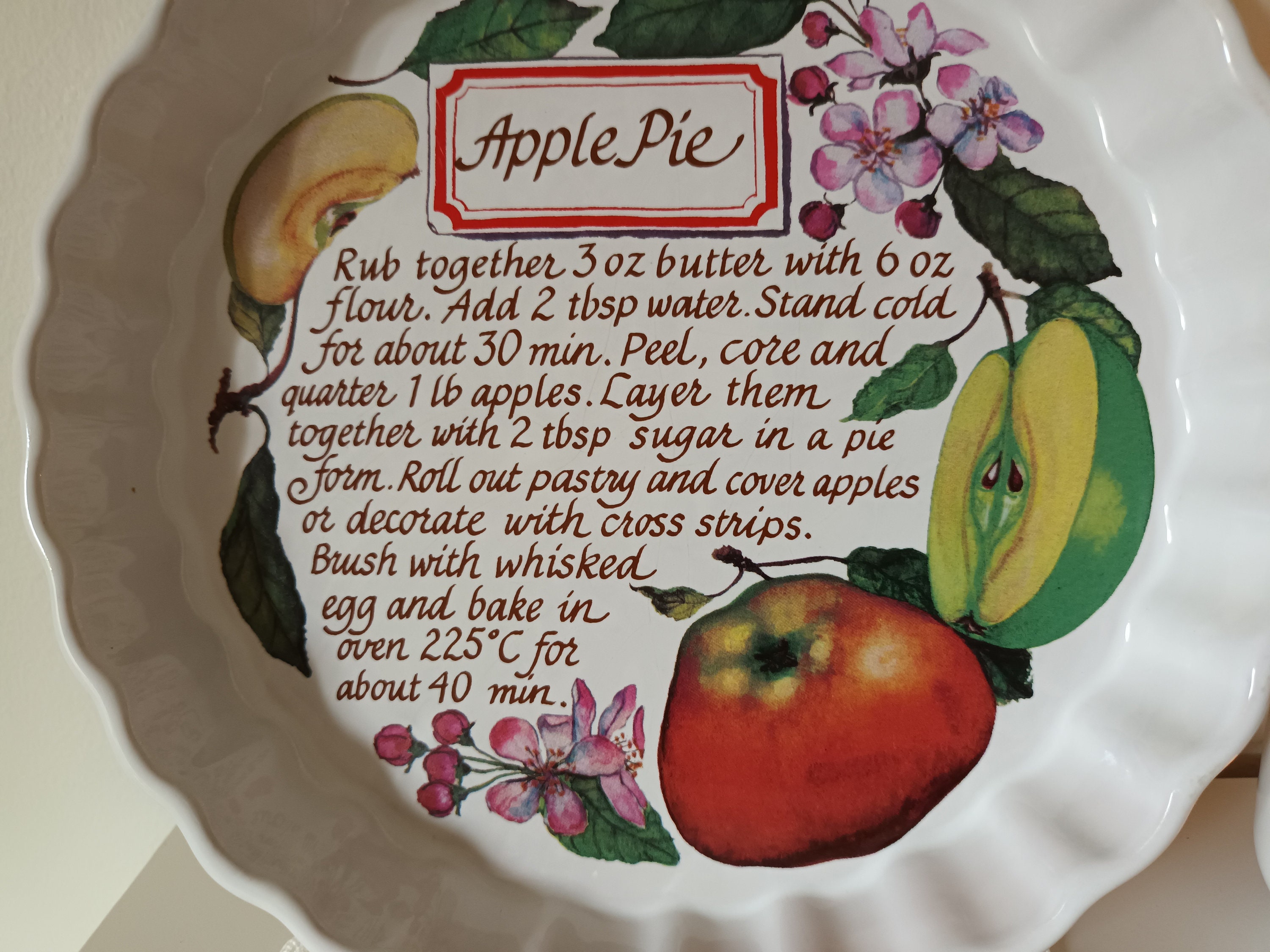 Vintage Pie Form Ceramic Form With Pictures of Apples and a Apple Pie ...