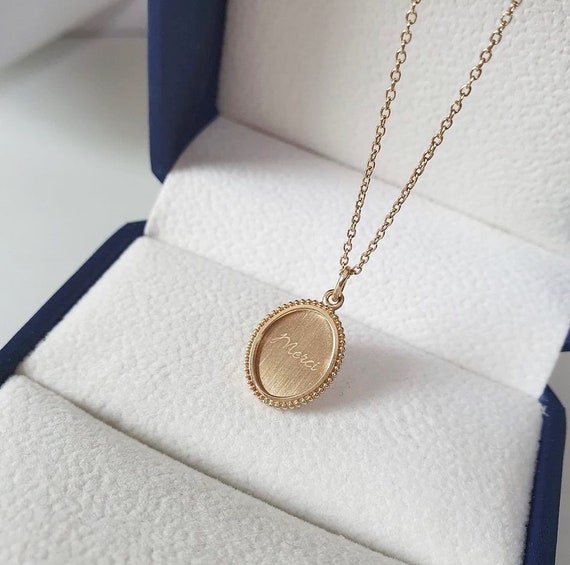 Scalloped Oval Disc Name or Dates Engraving Disc Pendant | Etsy