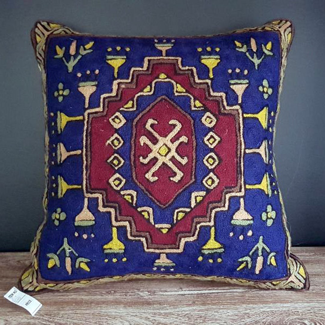 Scorpion Kilim Motif Ethinc Pattern Throw Pillow for Traditional ...
