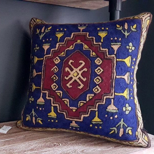 Scorpion Kilim Motif Ethinc Pattern Throw Pillow for Traditional ...