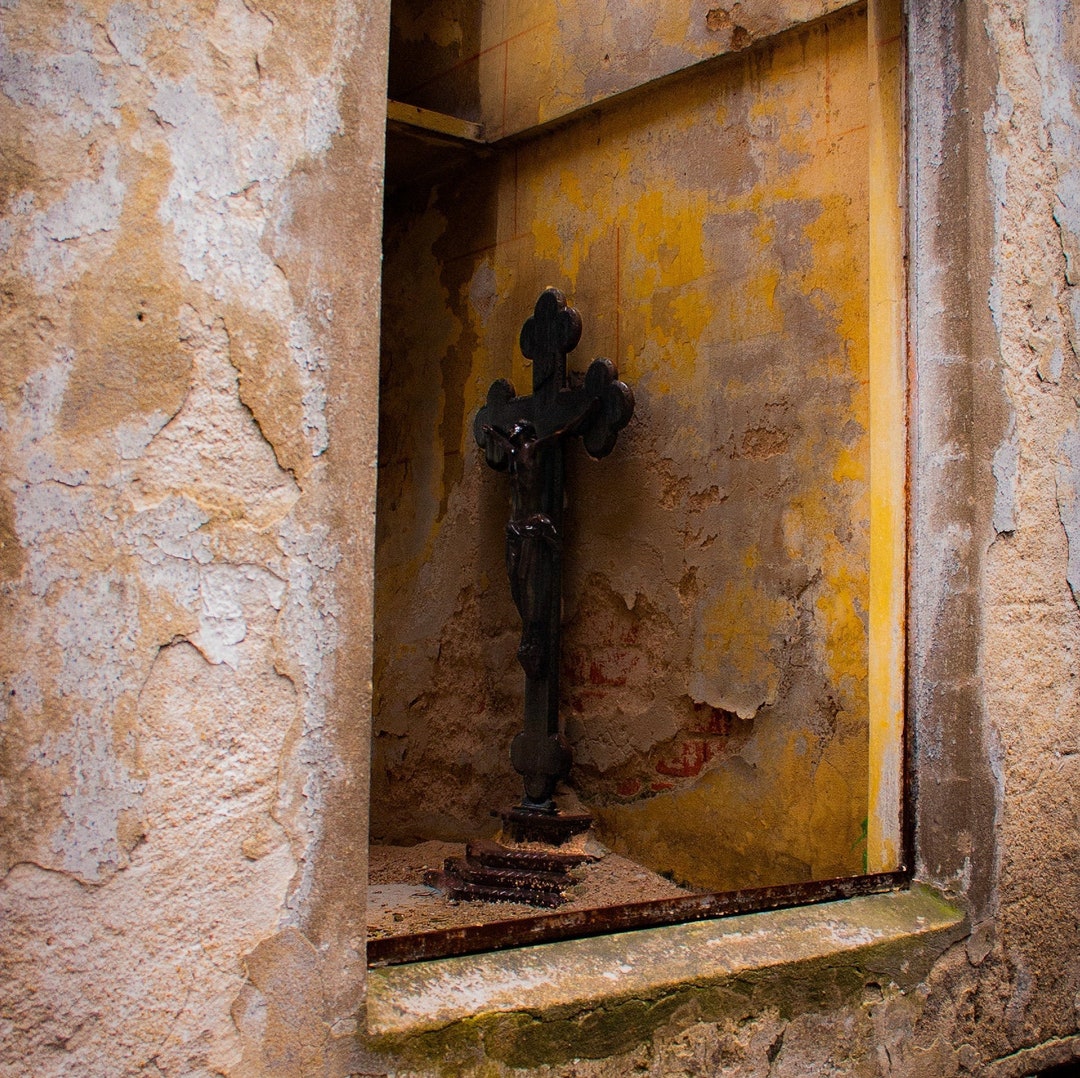 El Crucifio Olvidado, Num Uno - From - Coleccion De Imagenes Ocultas ...