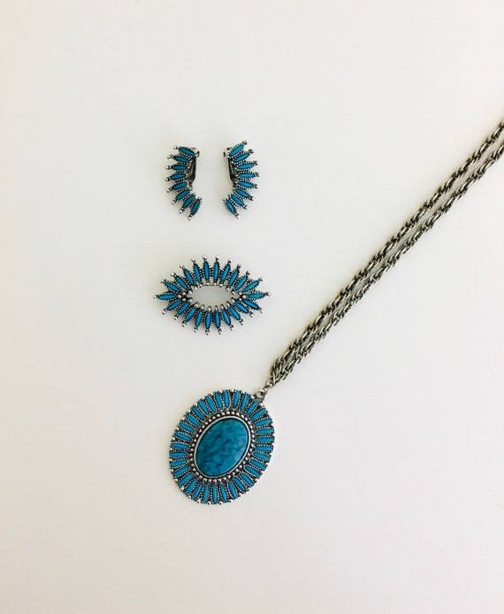 vintagedoohickeys Avon 70 s Kent Faux Turquoise and Silver Toned Costume Jewellery Set Vintage Avon Jewellery Set Necklace Earrings and Brooch