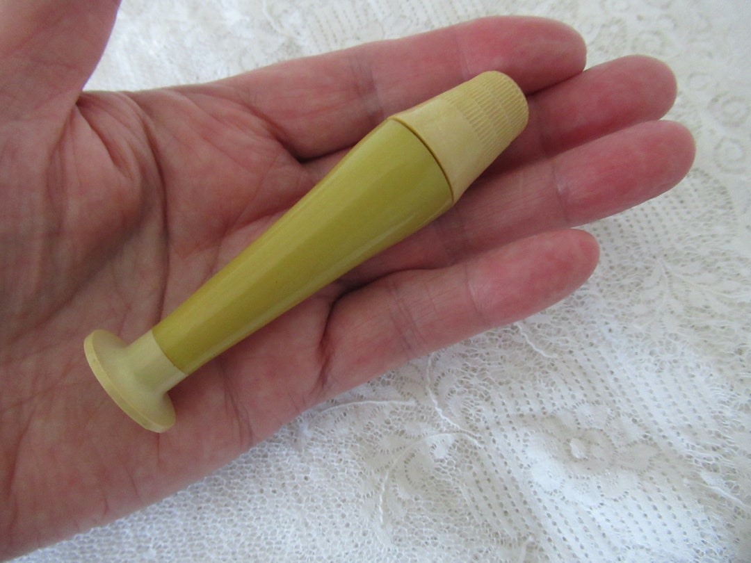 1930s SEWING ETUI CADDY. Thimble, Thread Holder and Needle Case ...