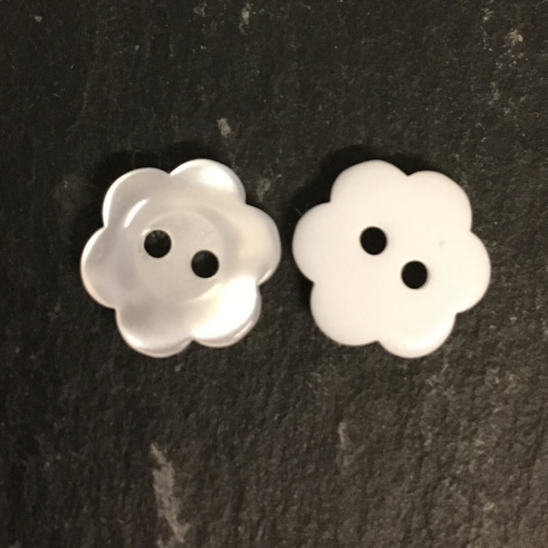 10 White Flower Buttons Flower Shaped Buttons 12mm Button - Etsy