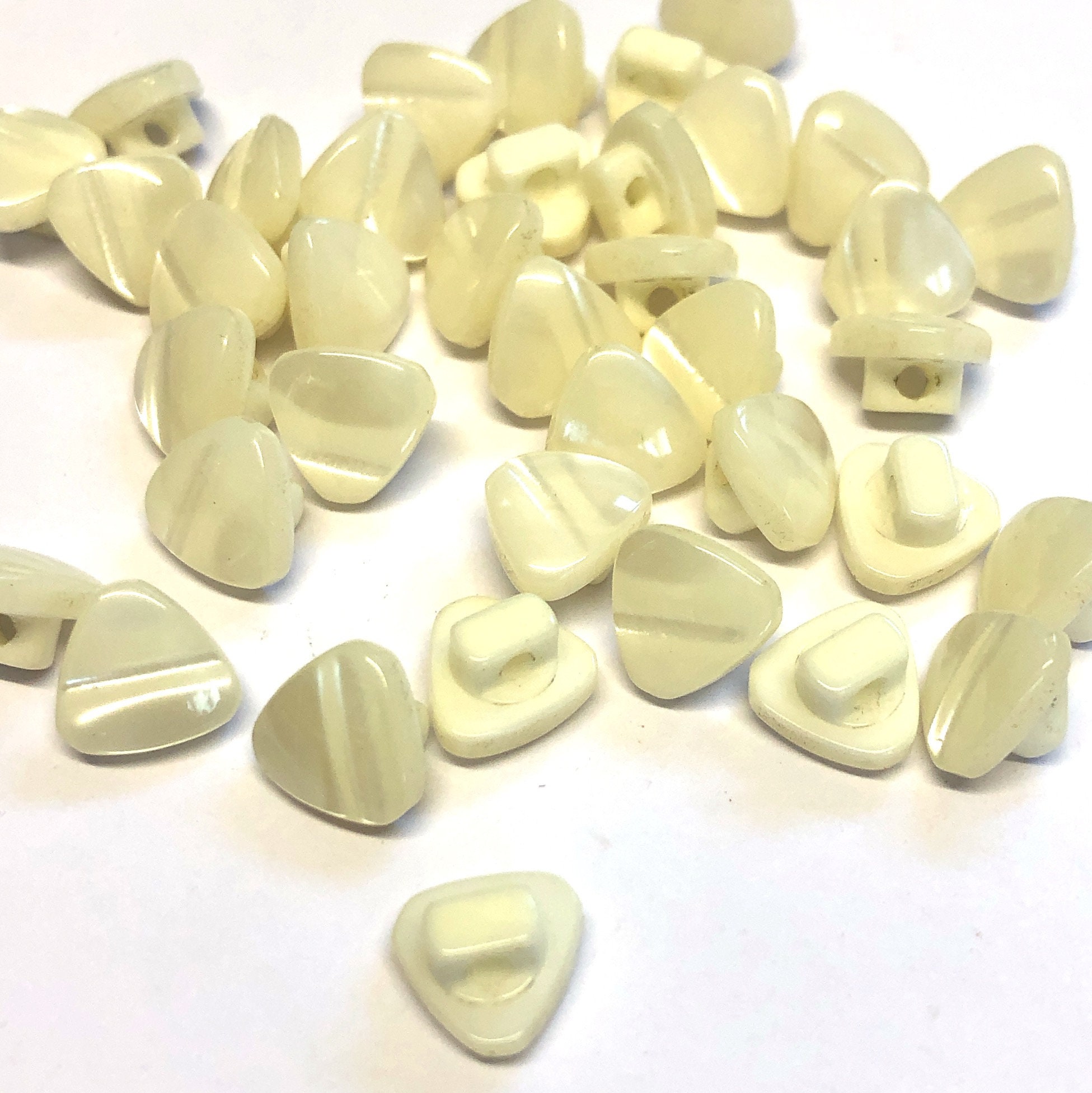 10 9mm Unusual Triangle Buttons Triangle Shank Buttons - Etsy UK