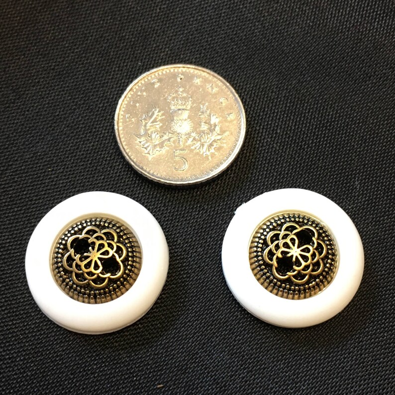 10 18mm Round White Buttons With a Central Gold Resin - Etsy