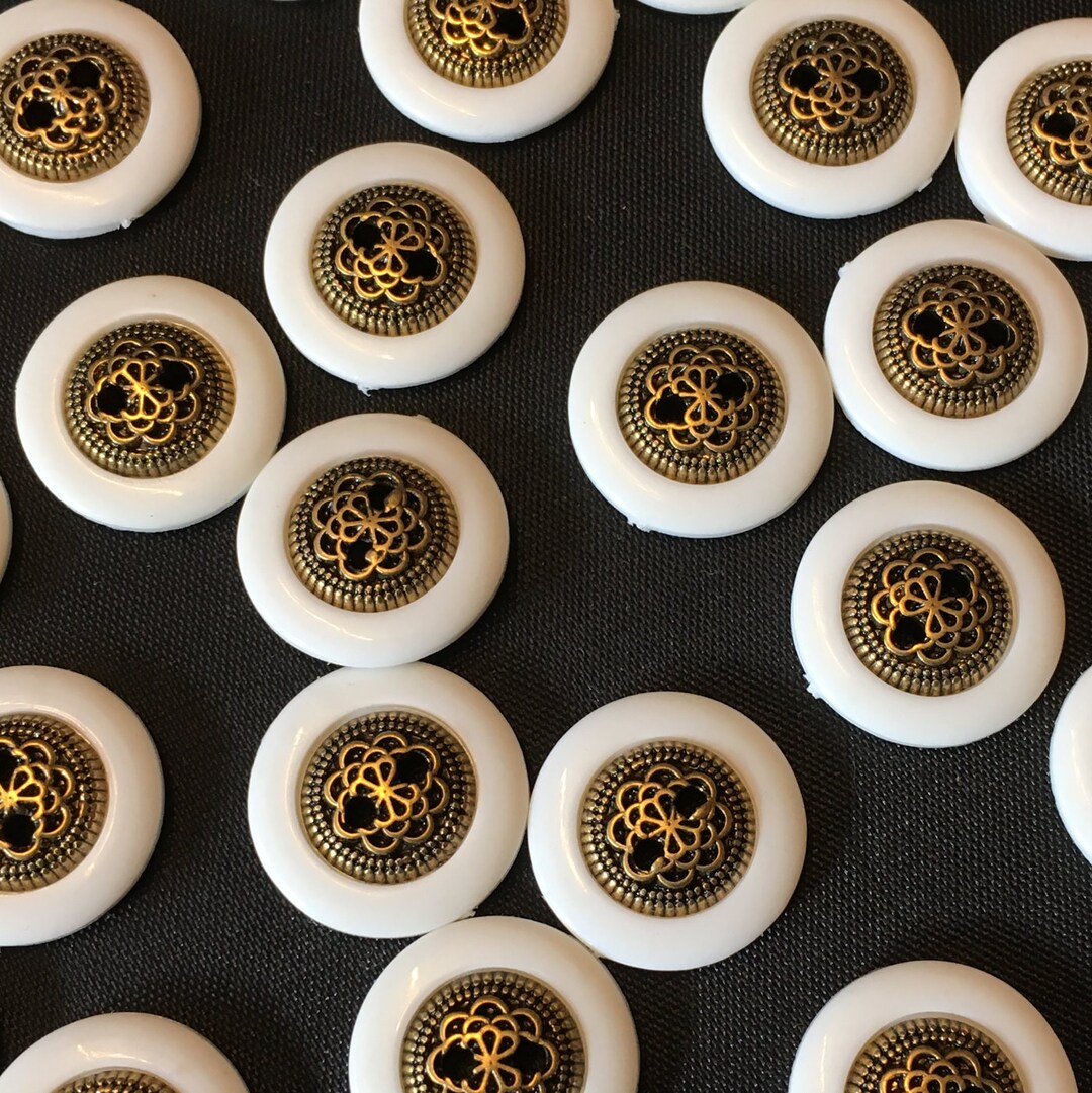 10, 18mm Round White Buttons With a Central Gold Resin Section, Gold ...