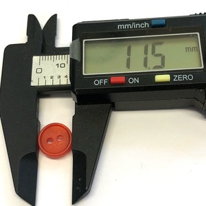 20, 11mm (18L) Small Red Buttons, Small Marbled Red Buttons, 11mm ...